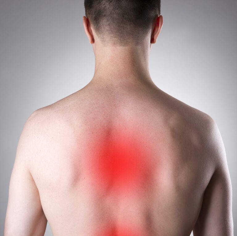 Yläselkä jumissa – yleisimpiä syitä ja ratkaisuja vaivaan - Moverest